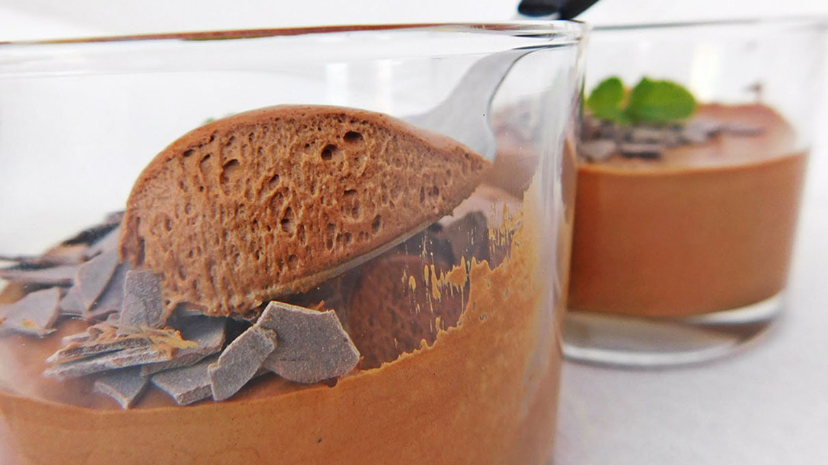 Mousse de chocolate caseira (só precisa de 5 minutos pra fazer esta ...