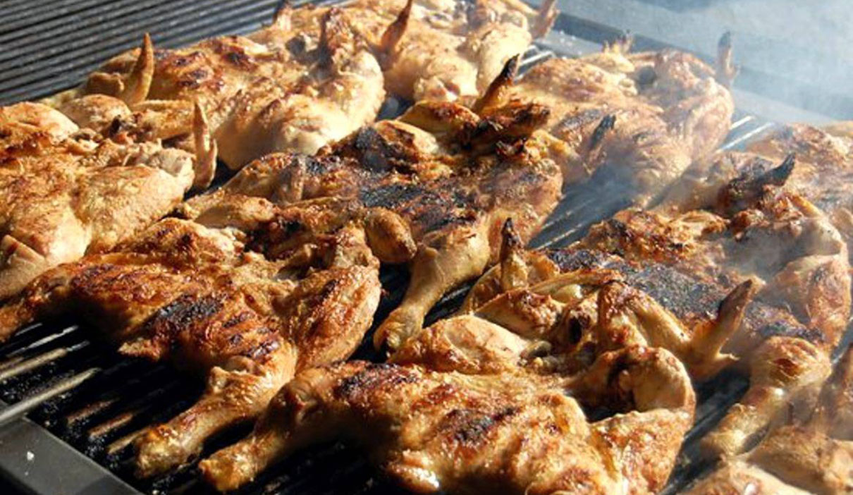O melhor molho caseiro para frango no churrasco que já provámos - 1001 ...