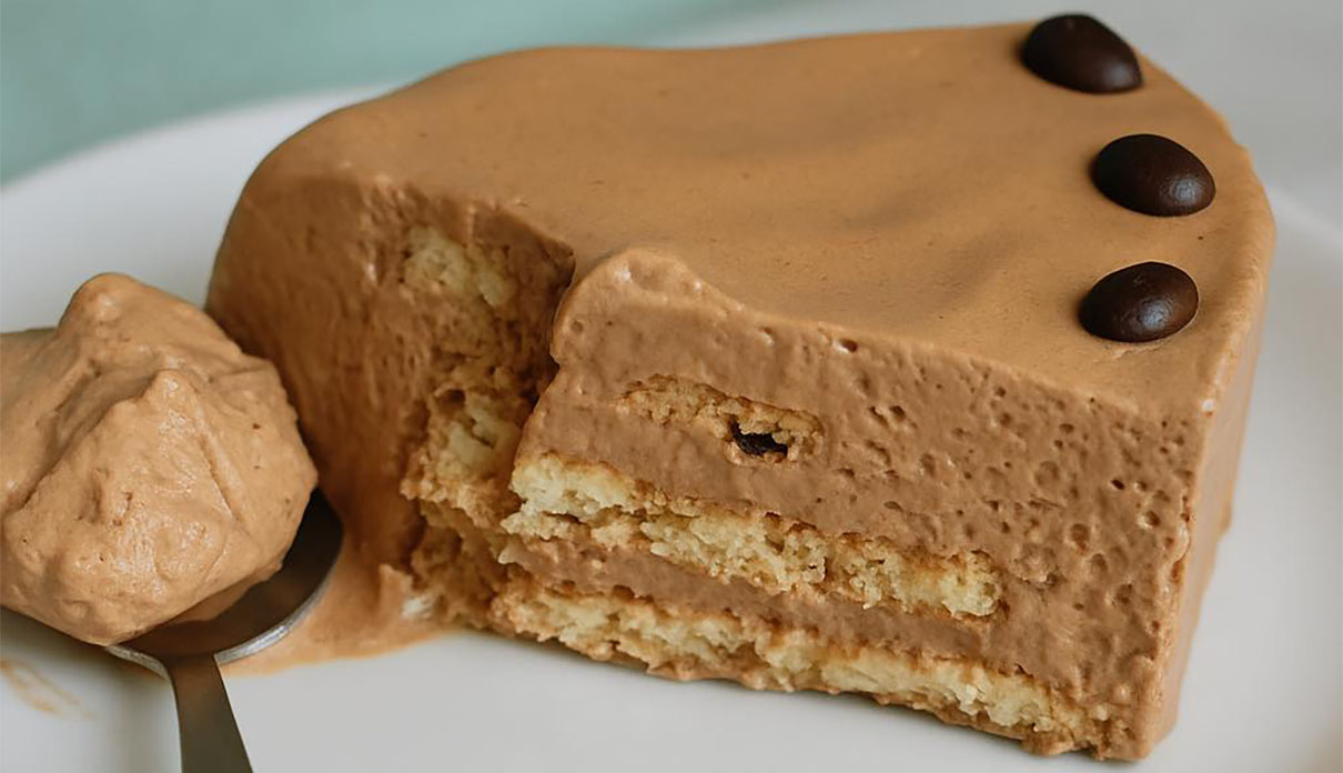 Bolo de bolacha com mousse de chocolate (mais fácil que o tradicional e ...